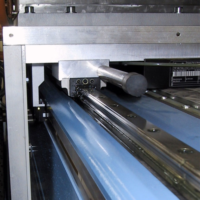 X and Y axis movement with linear motors instead of ball screws - Muototerä